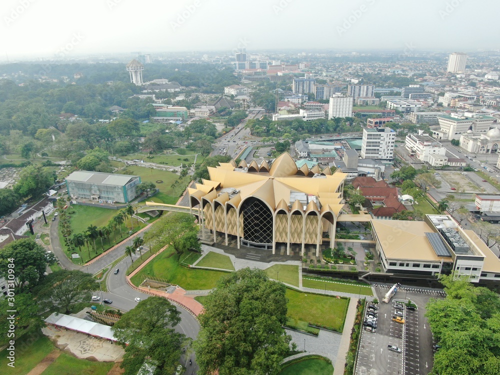 Foto de Kuching, Sarawak / Malaysia - November 8 2019: The buildings ...