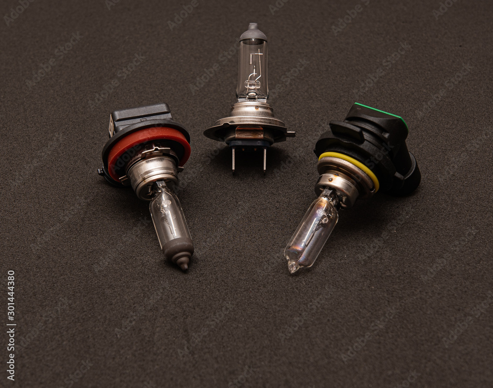 Tres tipos de lamparas halogenas para automovil foto de Stock | Adobe Stock