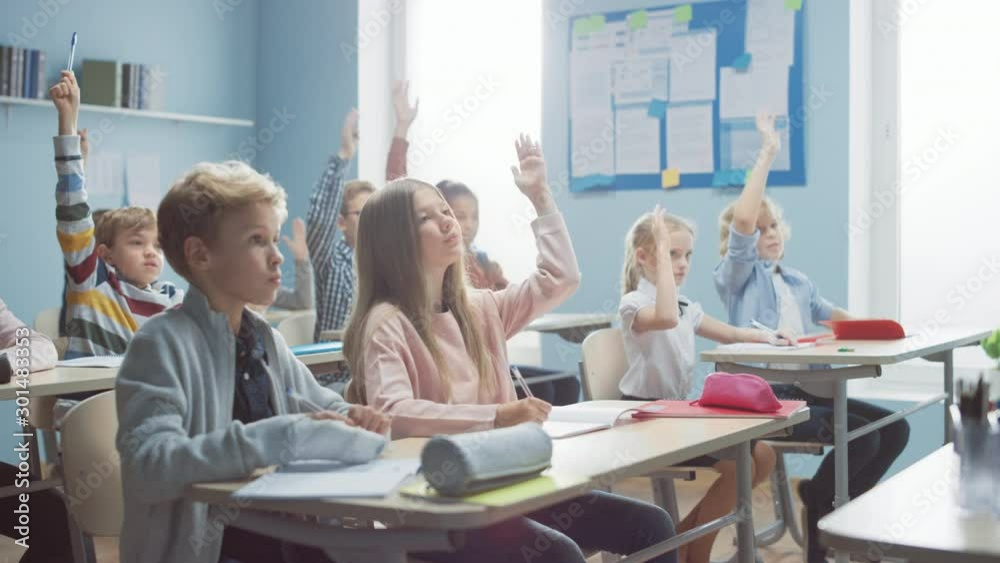 Vídeo do Stock: Elementary Classroom of Children Listening Attentively ...