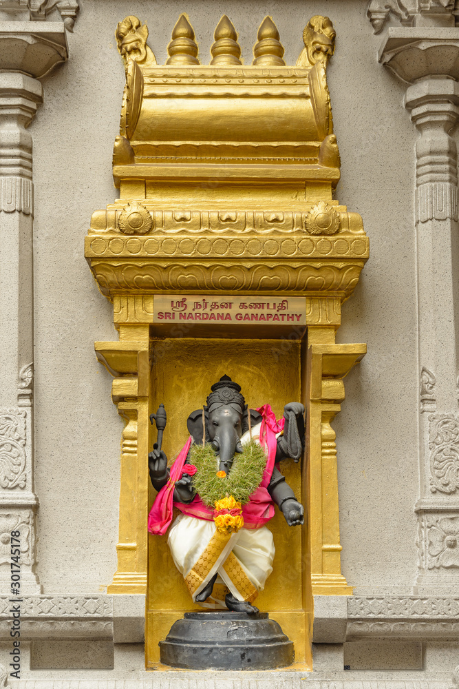 Foto de SINGAPORE, SINGAPORE - OCTOBER 08,2016 : Statue of Sri Nardana ...