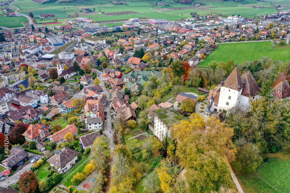 Das Schloss Worb und sein Dorf im Hintergrund Stock Photo | Adobe Stock