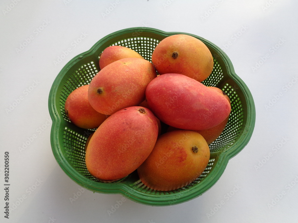 Foto de pelem podang suluh, podang mango (ripe on the tree). the ...