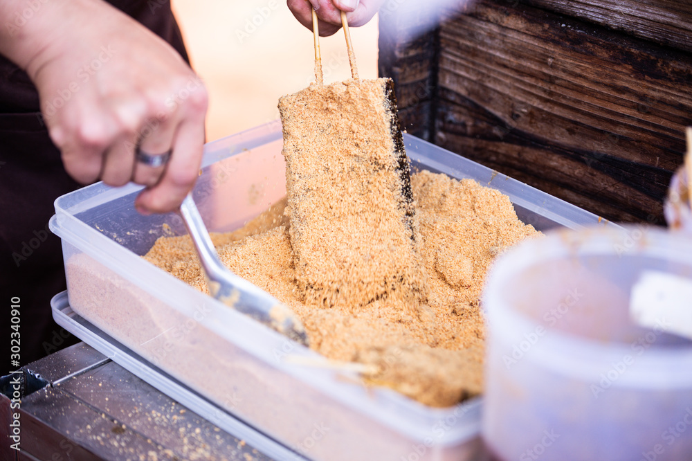 Pork blood cake is a kind of Taiwanese food made from rice and blood ...