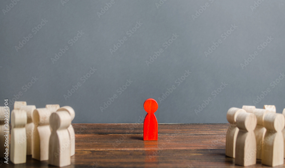 Foto de A crowd of people looks at a red man. Asociality, sociopathy ...