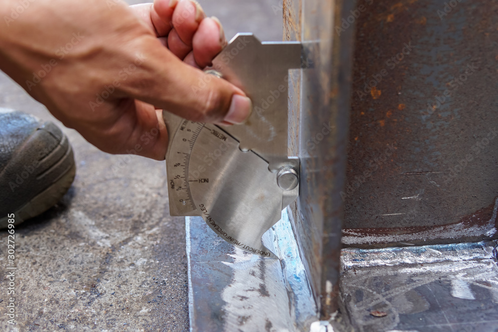 Using the welding gauge to measure the leg length of welding process ...