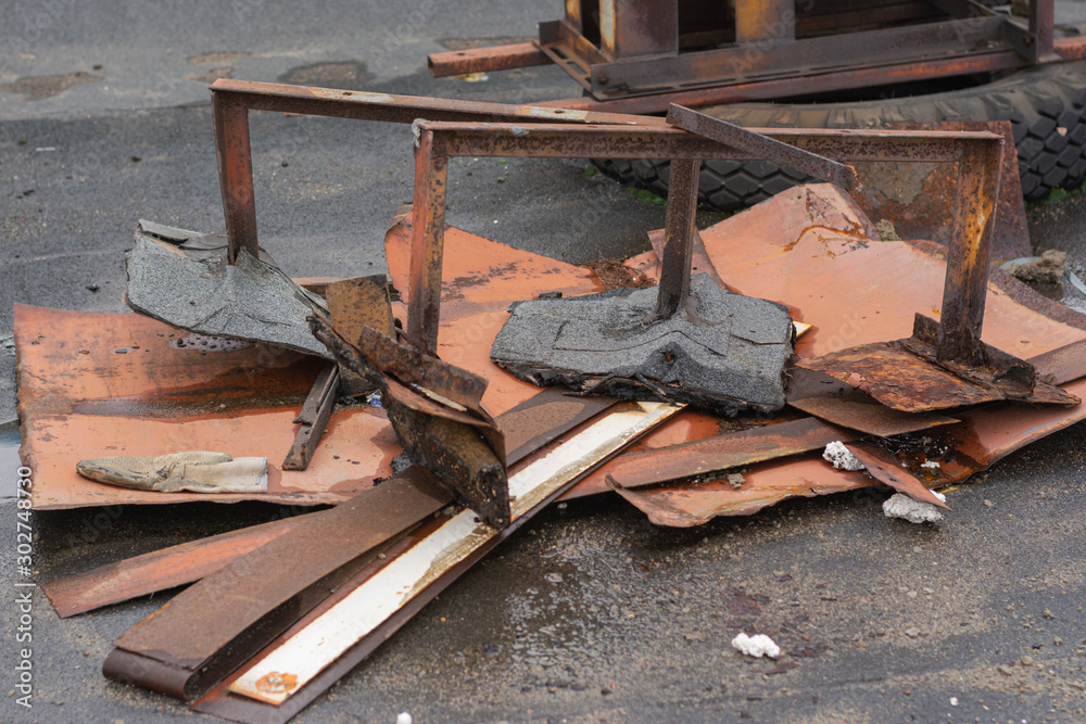 Foto de factory roof. scrap metal, rusty metal pipes of air ducts ...