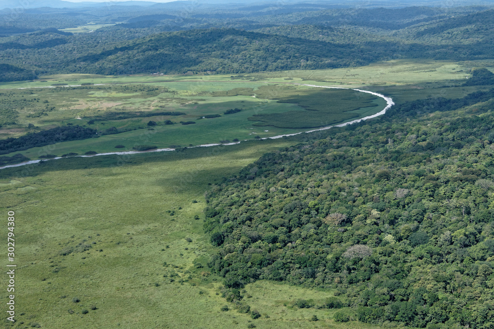 Marais, polders, forêt de Raw commune de Régina en Guyane française ...