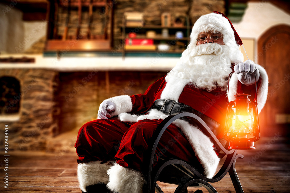 Fotografia do Stock: Red old Santa Claus in rocking chair.Fireplace in ...