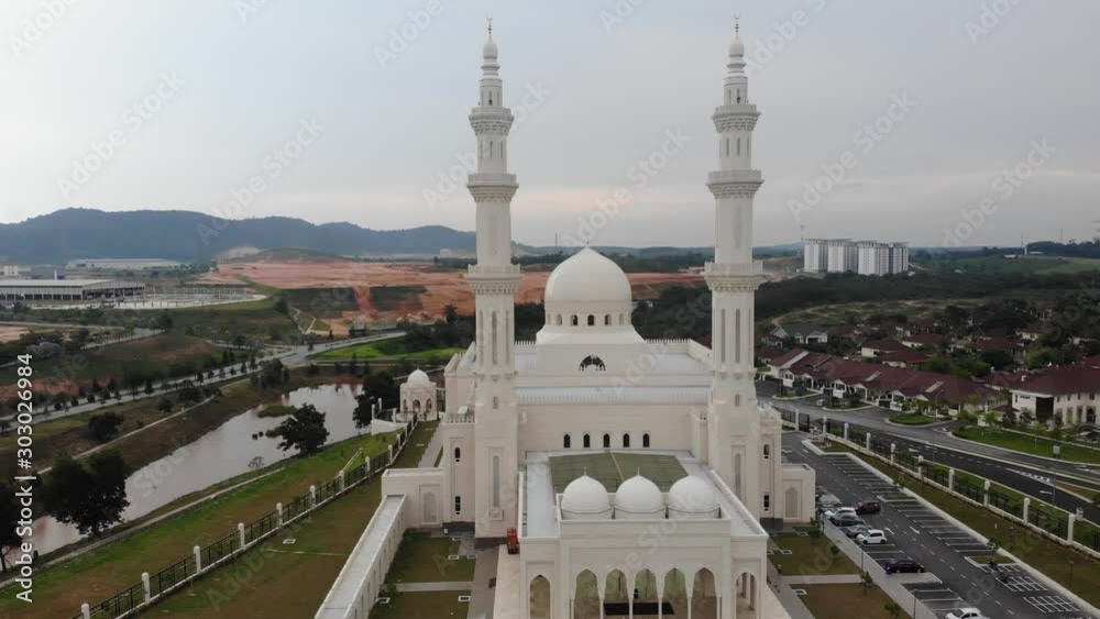 Aerial view of Seremban’s latest attraction, Masjid Sri Sendayan, has ...