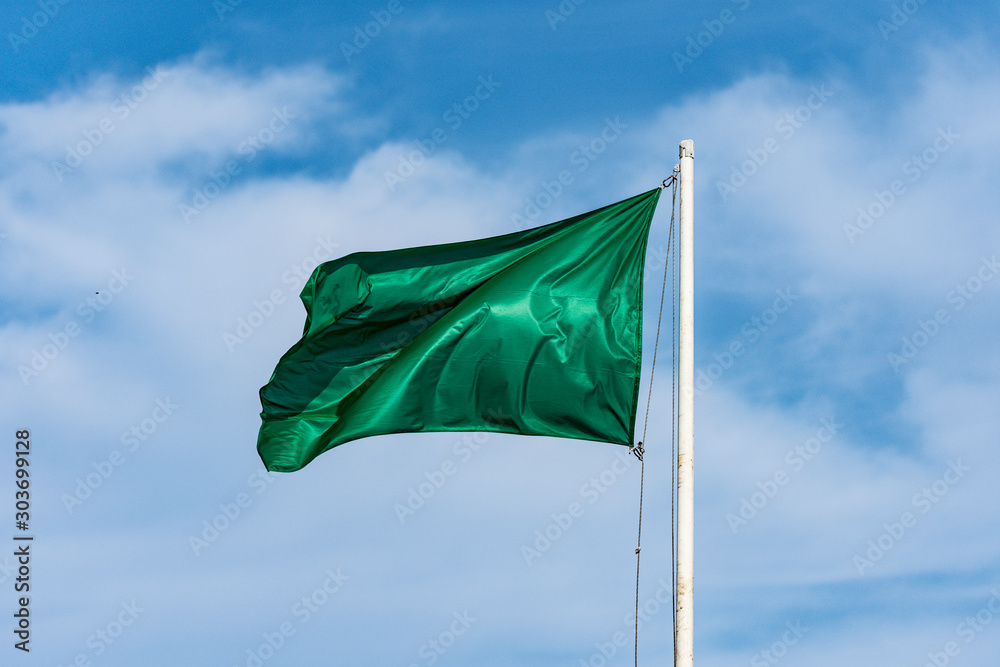 bandera verde Stock Photo | Adobe Stock