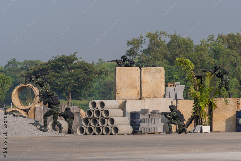 Infantry soldier of the elite special purpose unit during military the ...