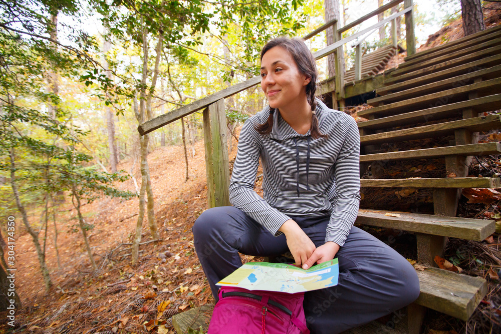 Foto de A woman references a trail guide map for the Nags Head Woods ...