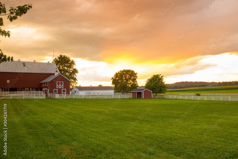 Typical Amish farm at sunset seen from Pennsylvania Dutch area Stock ...