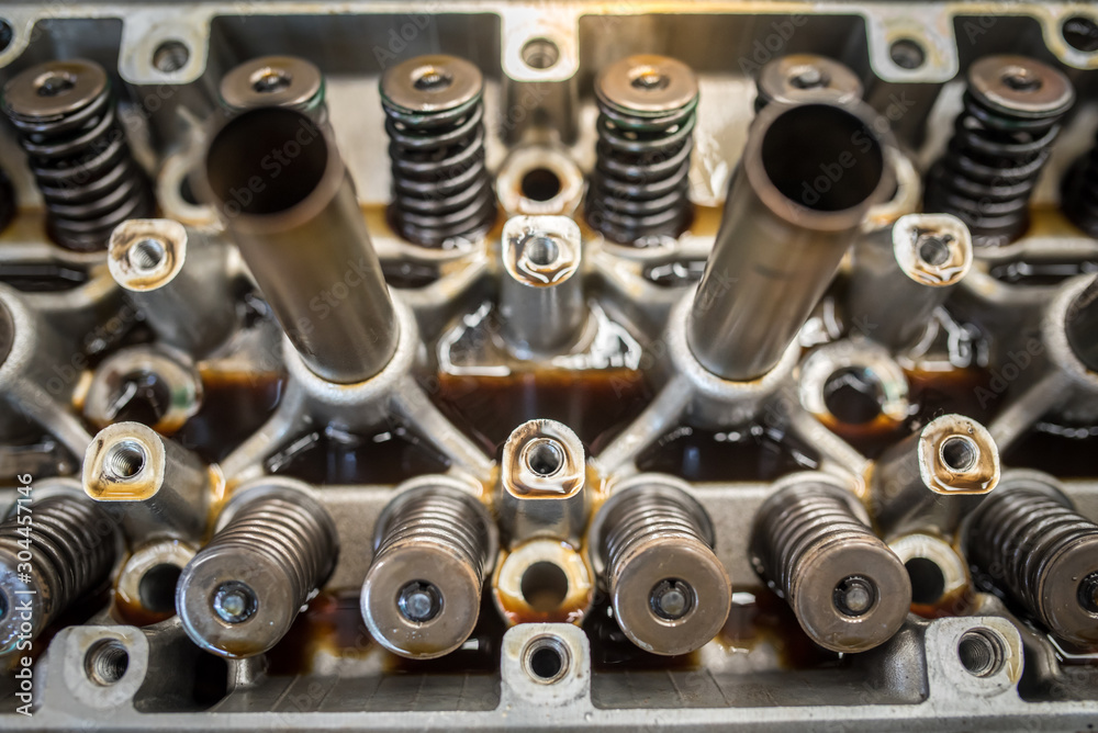 Engine valve car maintenance. A deposit on a piston, a large run a long ...