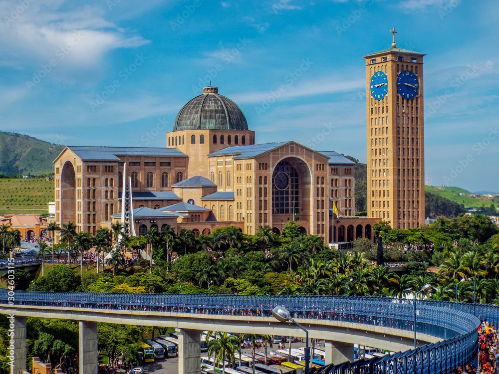 Foto de Catedral Básilica de Nossa Senhora Aparecida do Stock | Adobe Stock