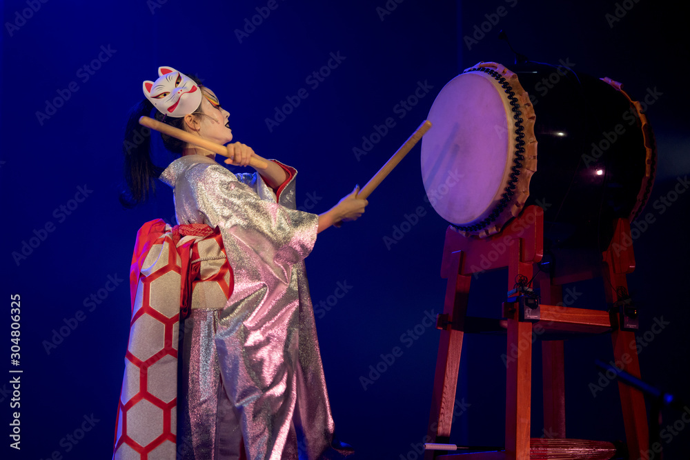 Traditional Japanese performance. Actress in white traditional japanese ...