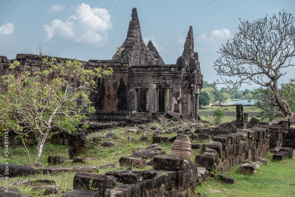 Foto de Old Khmer ruins at the Wat Phu Champasak, Laos do Stock | Adobe ...