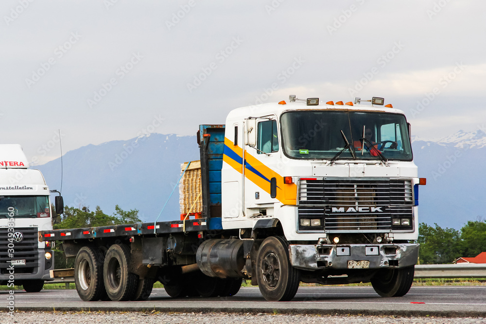 Mack MH Stock 写真 | Adobe Stock