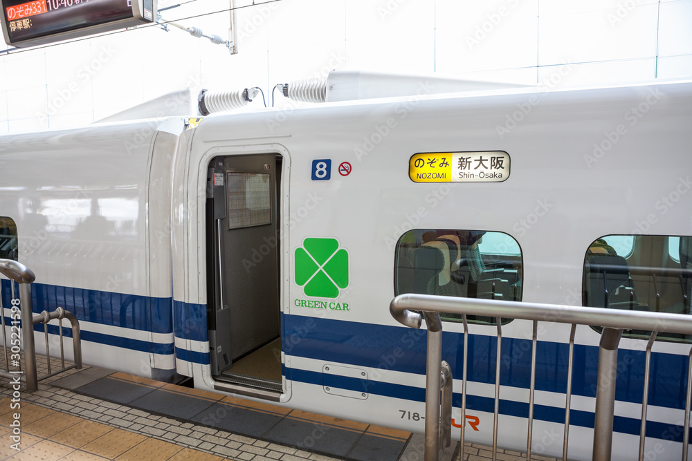 TOKYO, JAPAN-CIRCA APR, 2013: Entrance to Green car of Nozomi bullet ...