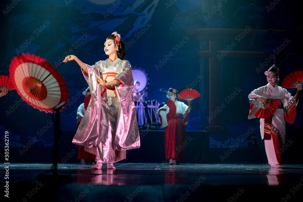 Traditional Japanese performance. Actresses in traditional white and ...