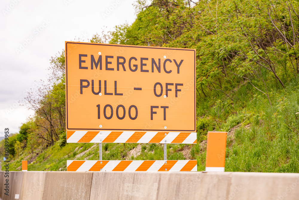 Emergency pull off 1000ft text, Warning road sign, highway in United ...