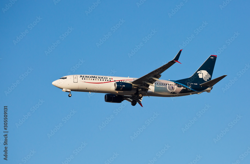 Chicago, USA - December 16, 2018: Boeing 737 Aeromexico landing at O ...