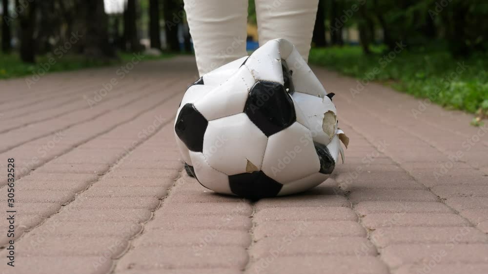 Vidéo Stock Woman feet stand on tiled pavement, tear and crumple soccer ...