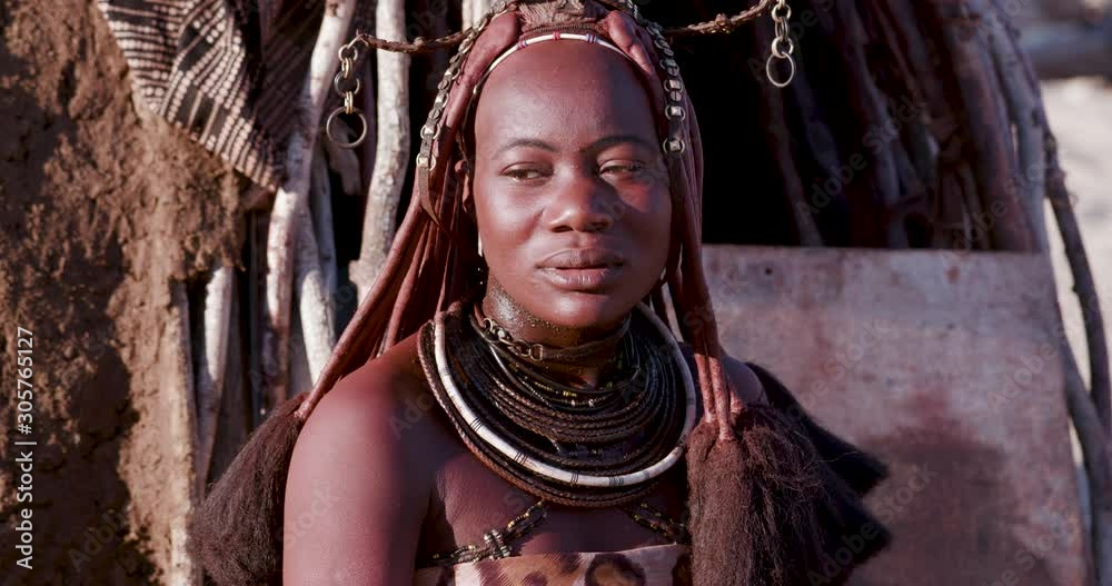 Vídeo do Stock: 4K close-up portrait view of a pretty Himba girl ...