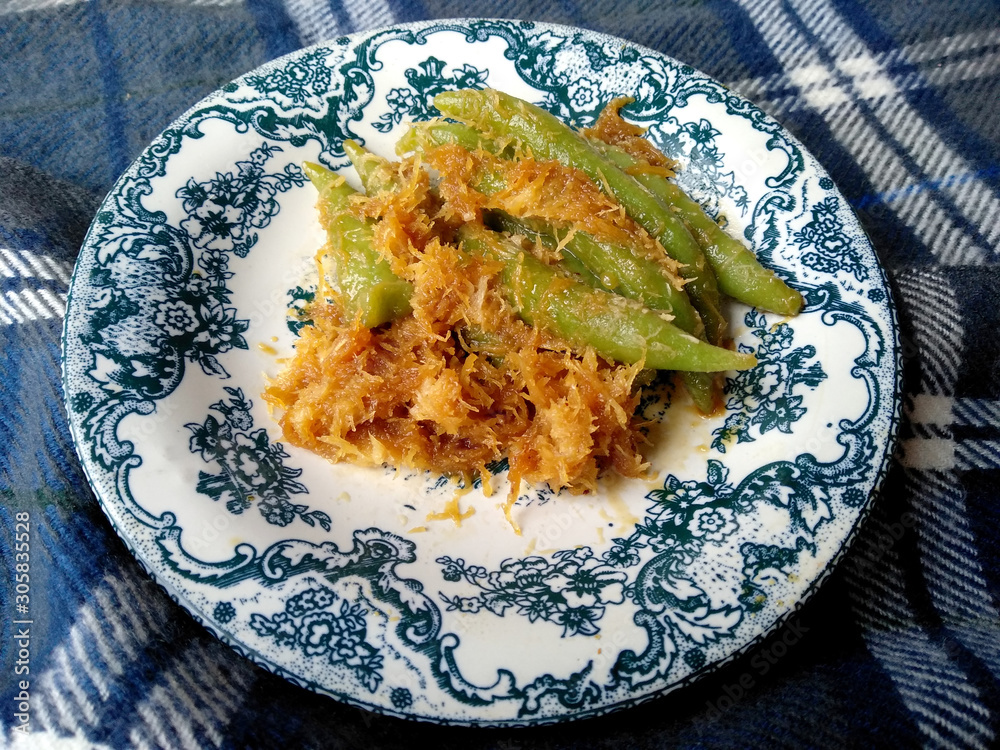 The food name is Jaje giling-giling Bali or pulung, gintil. Kue basah ...