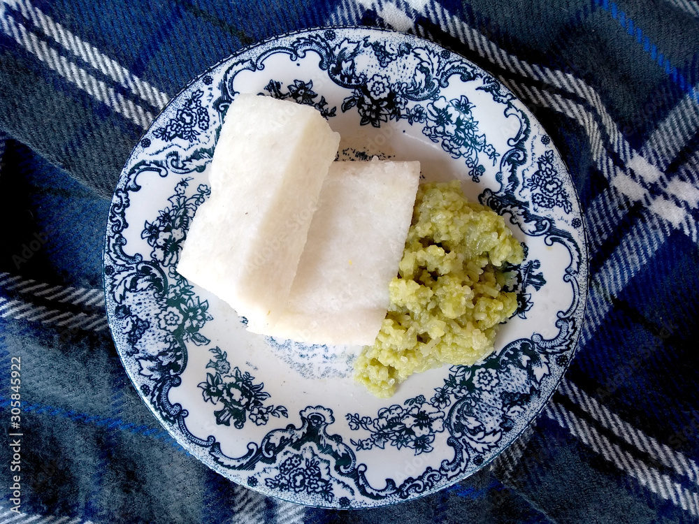 The food name is Jaje Uli Tape Khas Bali. Kue basah khas bali or ...