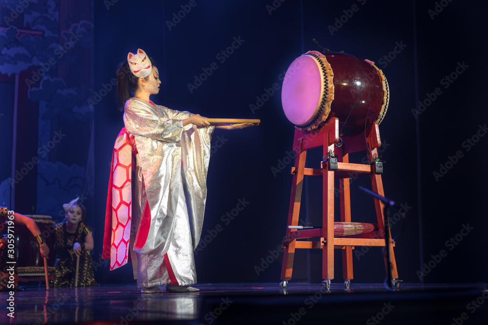 Traditional Japanese performance. Actress in white traditional japanese ...