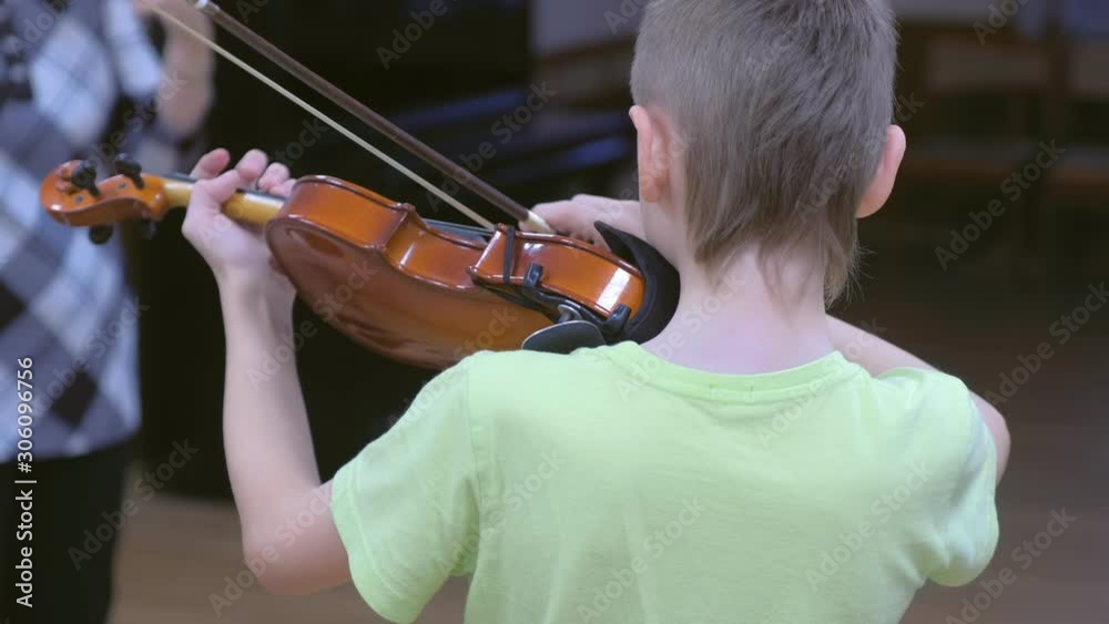 Video Stock Musical teacher teaching child playing violin in musical ...