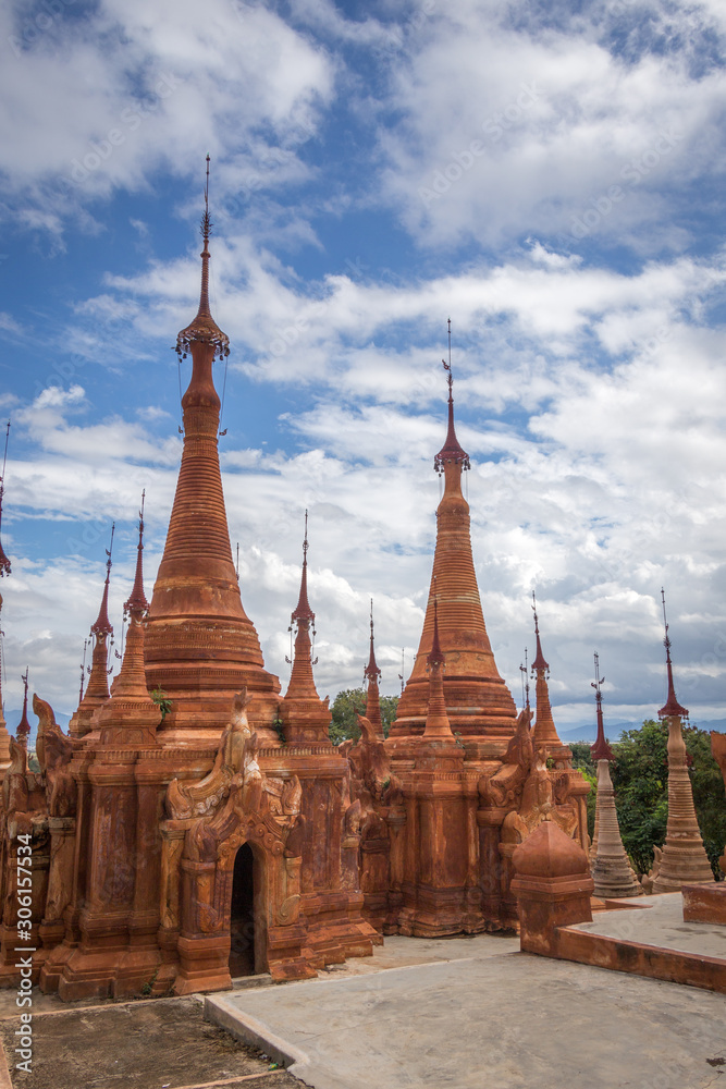 Shwe Inn Dain Pagoda, Inle lake, Myanmar. Ancient Inn Dain complex ...