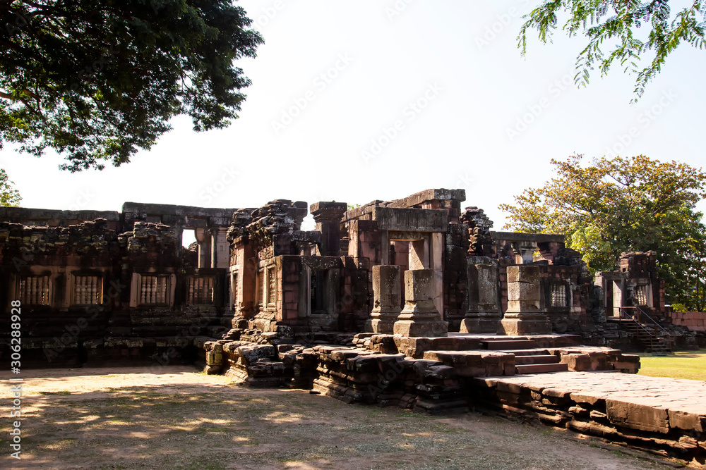 The Phimai castle historical park is the largest ancient Khmer ...