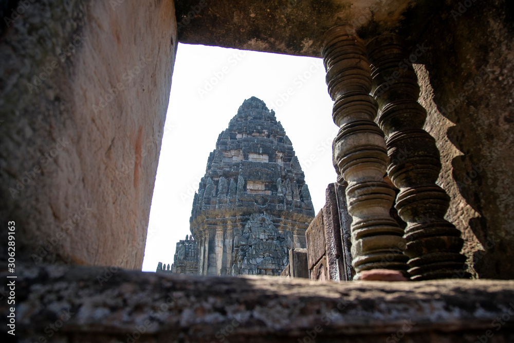 The Phimai castle historical park is largest ancient Khmer architecture ...