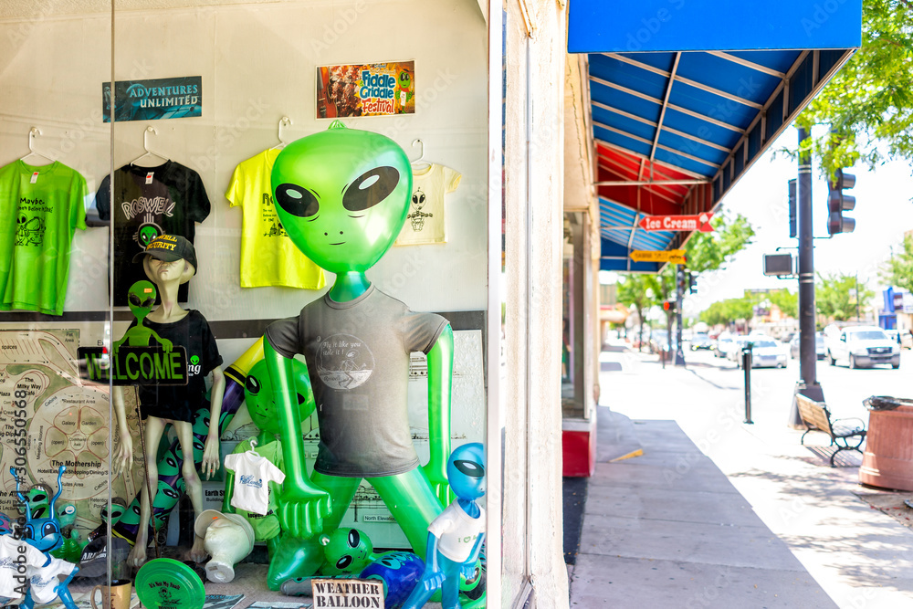 Roswell, USA - June 8, 2019: Main street road in New Mexico famous town ...