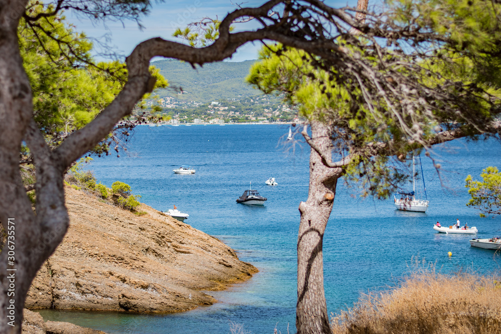 L'ile verte a la ciotat, pose longue, magnifique mer turquoise qui ...