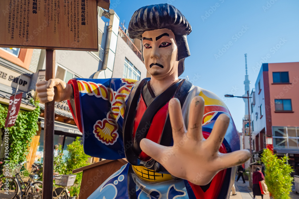 Foto de Tokyo. Japan. Kabuki. Monument to the actor of the Kabuki ...