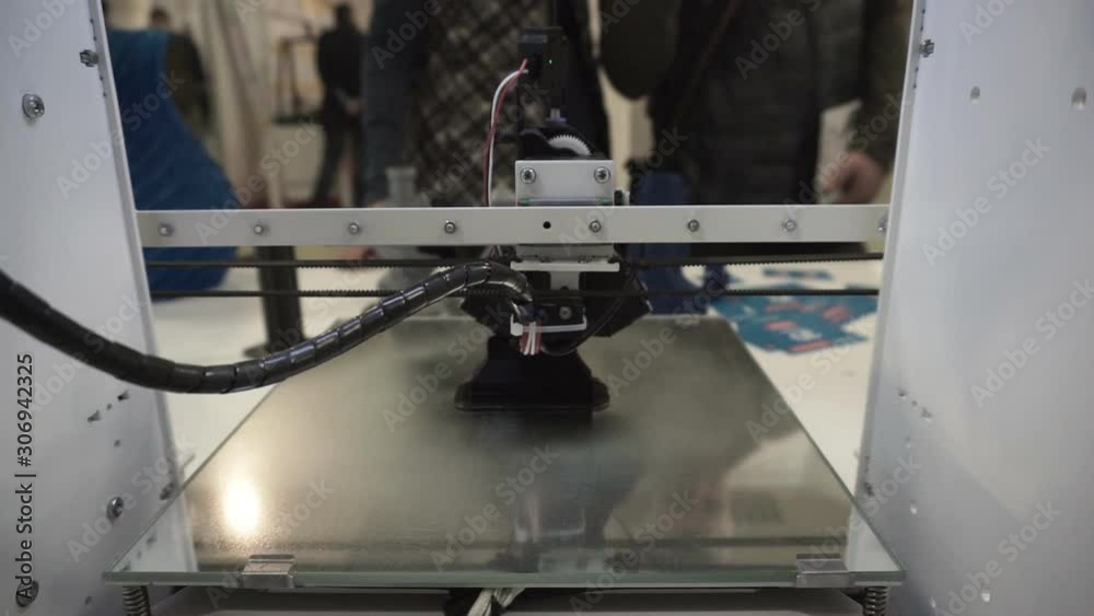 Vidéo Stock 3D printer is working. Modeling using a 3D printer. 3D ...