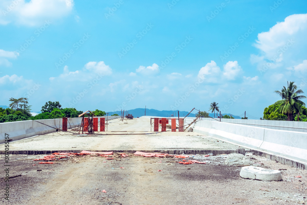 Fotka „Unfinished of construction of the large concrete bridge of the ...