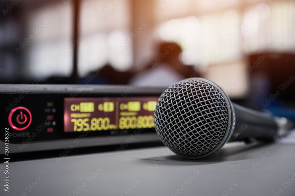 Microphone for speaker speech with digits radio frequency transceiver ...