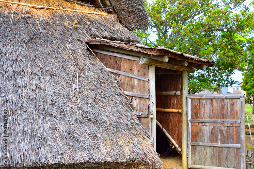 竪穴式住居（弥生時代の住居） Stock Photo | Adobe Stock
