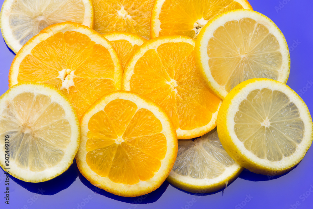 La fruta de la naranja y del limón son cítricos llenos de vitamina C ...