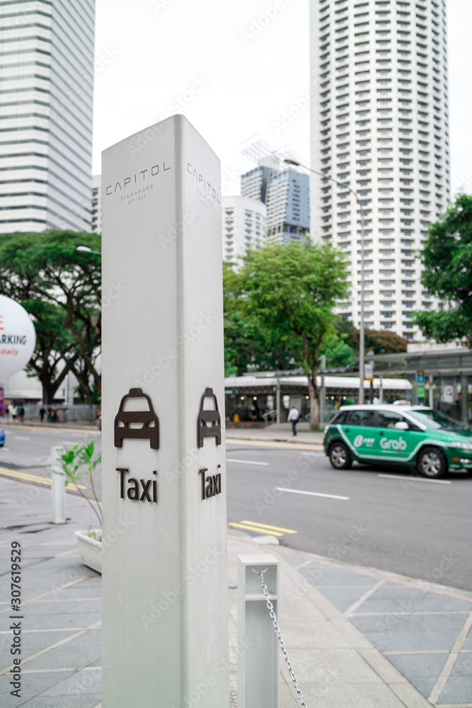 SINGAPORE - JANUARY 23, 2017_Taxi stand at Capitol Piazza Singapore ...