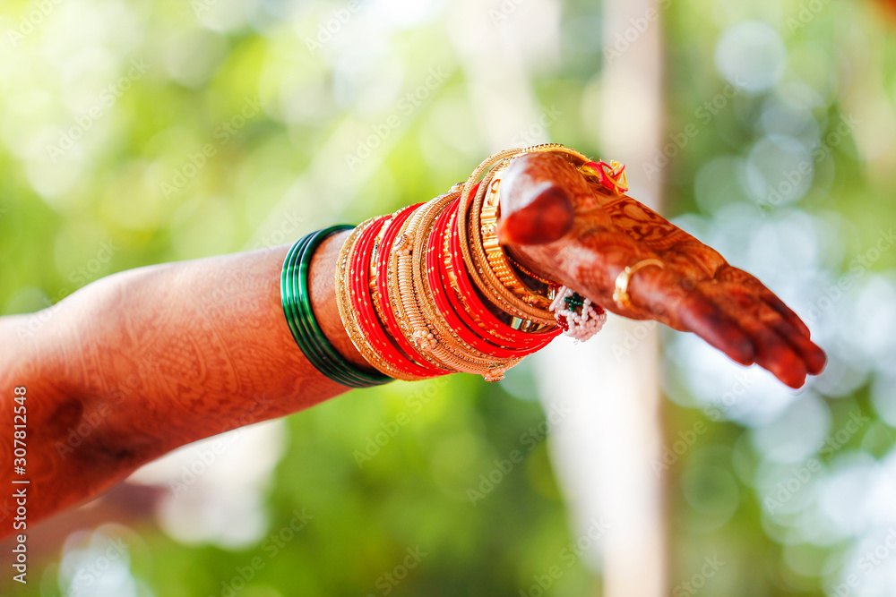 Traditional indian wedding ceremony, Bride and groom hand Stock Photo ...