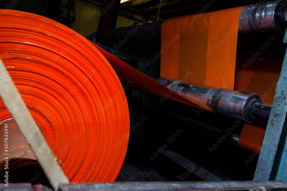 Foto de image of the inside workings of a machine with orange high vis ...