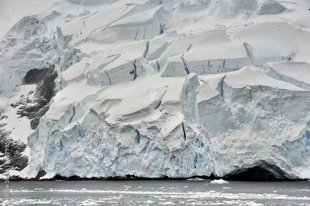 Stockfoto The majestic and harsh nature of Antarctica. Mountains ...