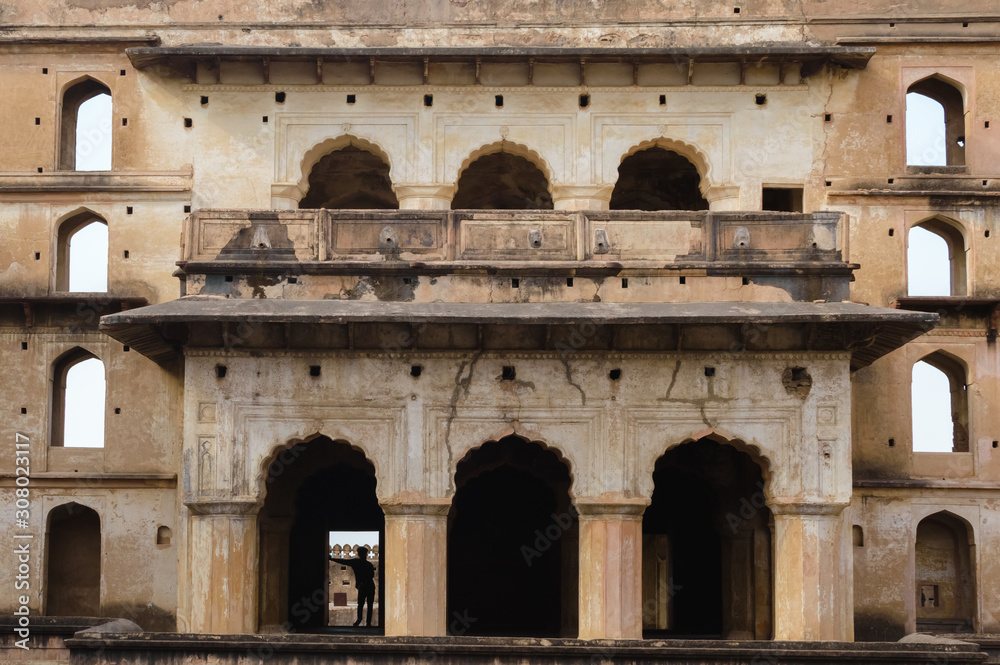 Fotka „Orchha, Madhya Pradesh/India - March 14 2019: The arches and ...
