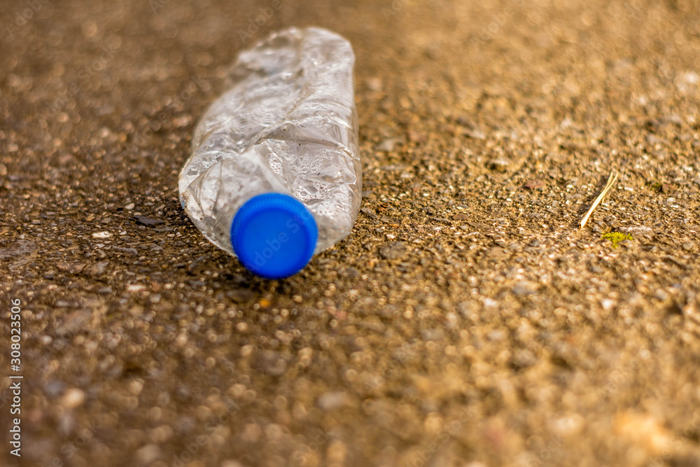 botella de plástico Stock Photo | Adobe Stock