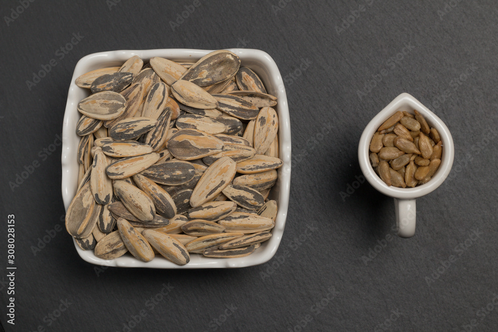 Pipa con cascara y pipa pelada en cuencos Stock Photo | Adobe Stock